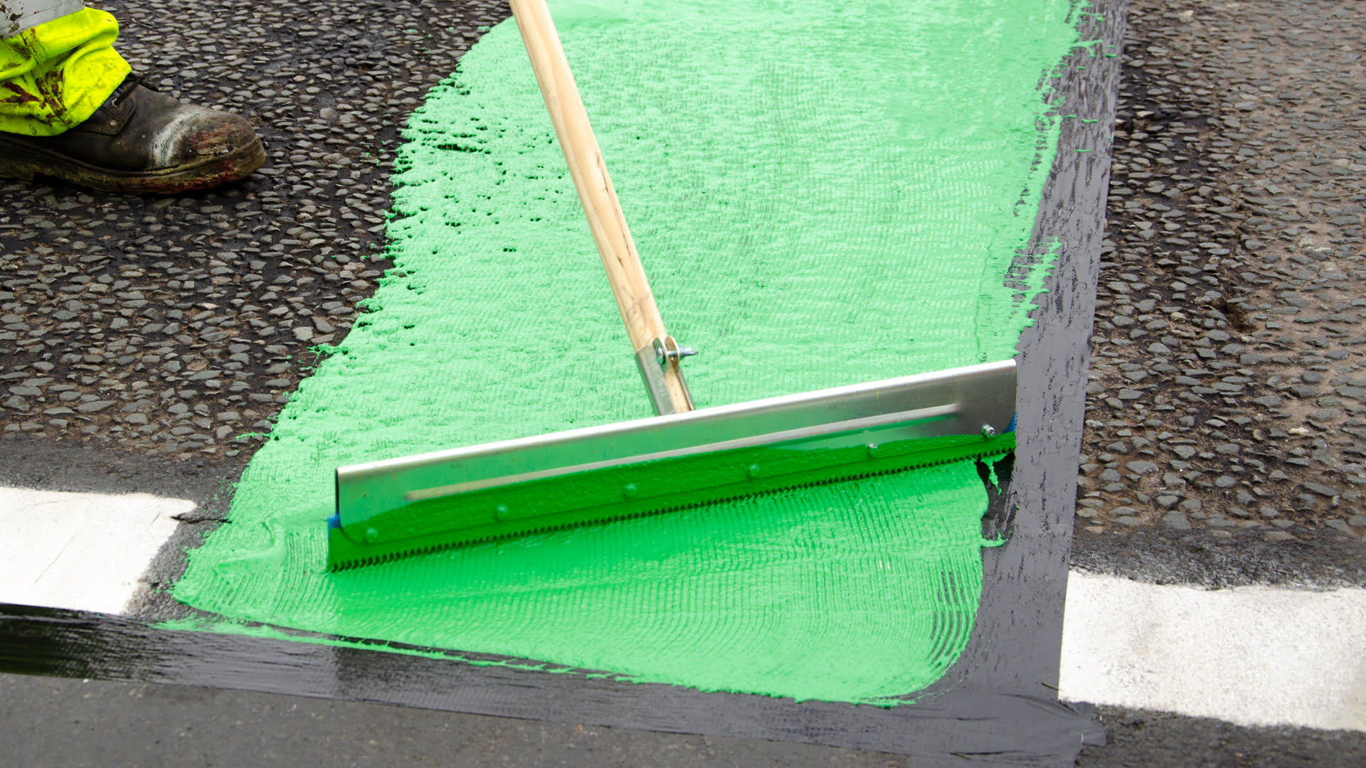 Cold Applied MMA Surfacing – PumaTrack | Hitex North America