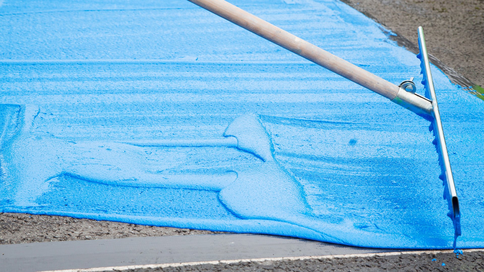 Cold Applied MMA Surfacing – PumaTrack | Hitex North America